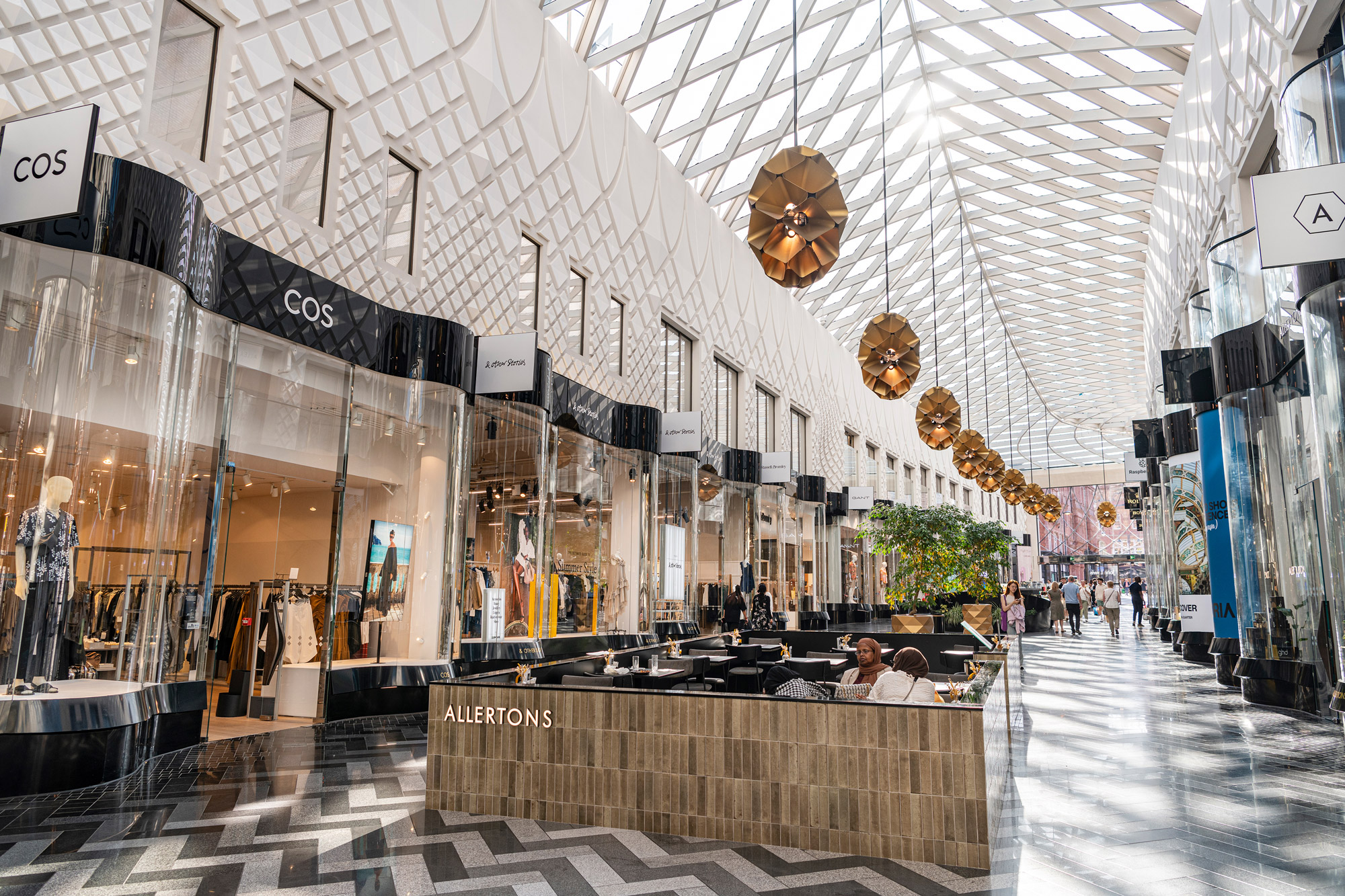 Victoria Gate and Victoria Quarter Shopping